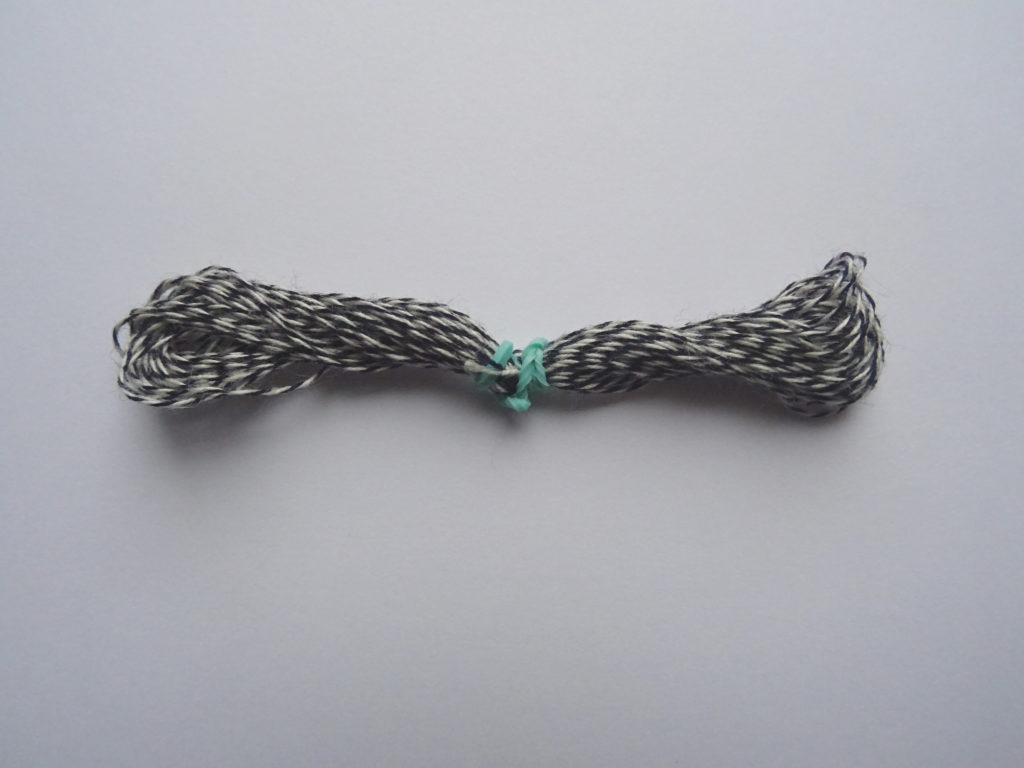 Fil Fin noir et blanc - Fils et Fantaisies broderie d'embellissement